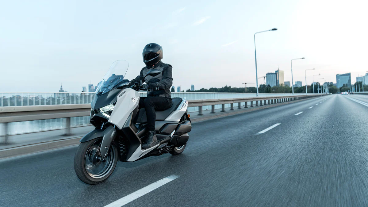 Yamaha XMAX 300 Tech MAX+ 2025 – luksusowy maxi-skuter