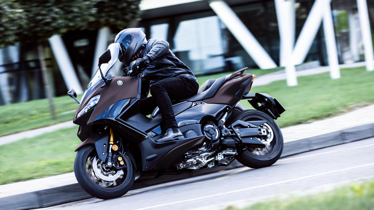 Yamaha TMAX Tech MAX 2024 – sportowy skuter klasy premium